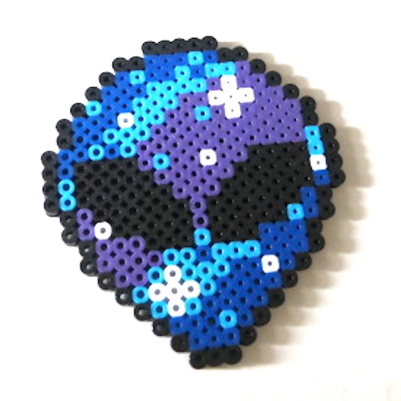 Perler Beads | Other | Perler Beads 3 Alien Heads Keychain Or Magnet ...